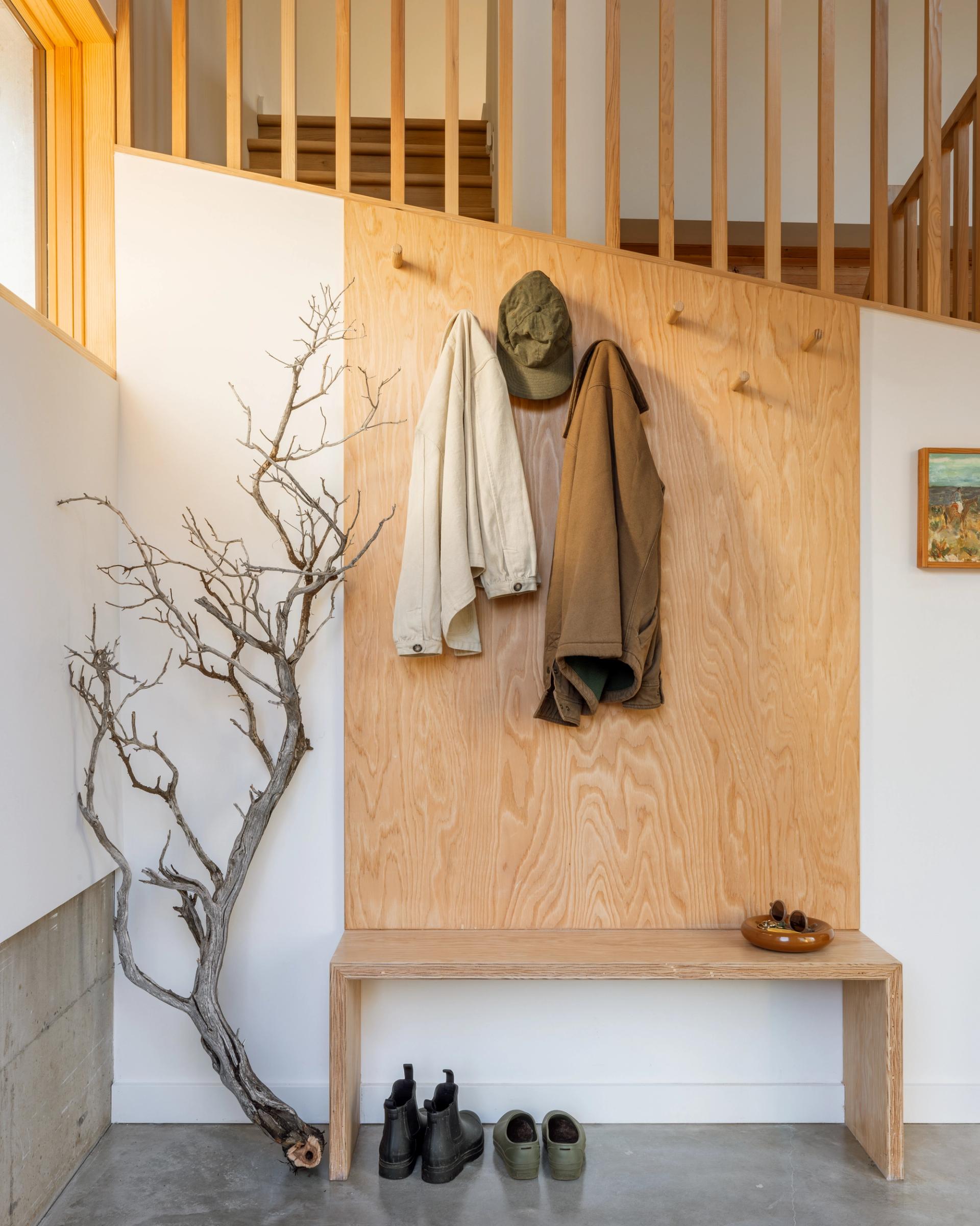 Schoolhouse Visits A Saarinen-Inspired Corrugated Steel Hut in Oregon
