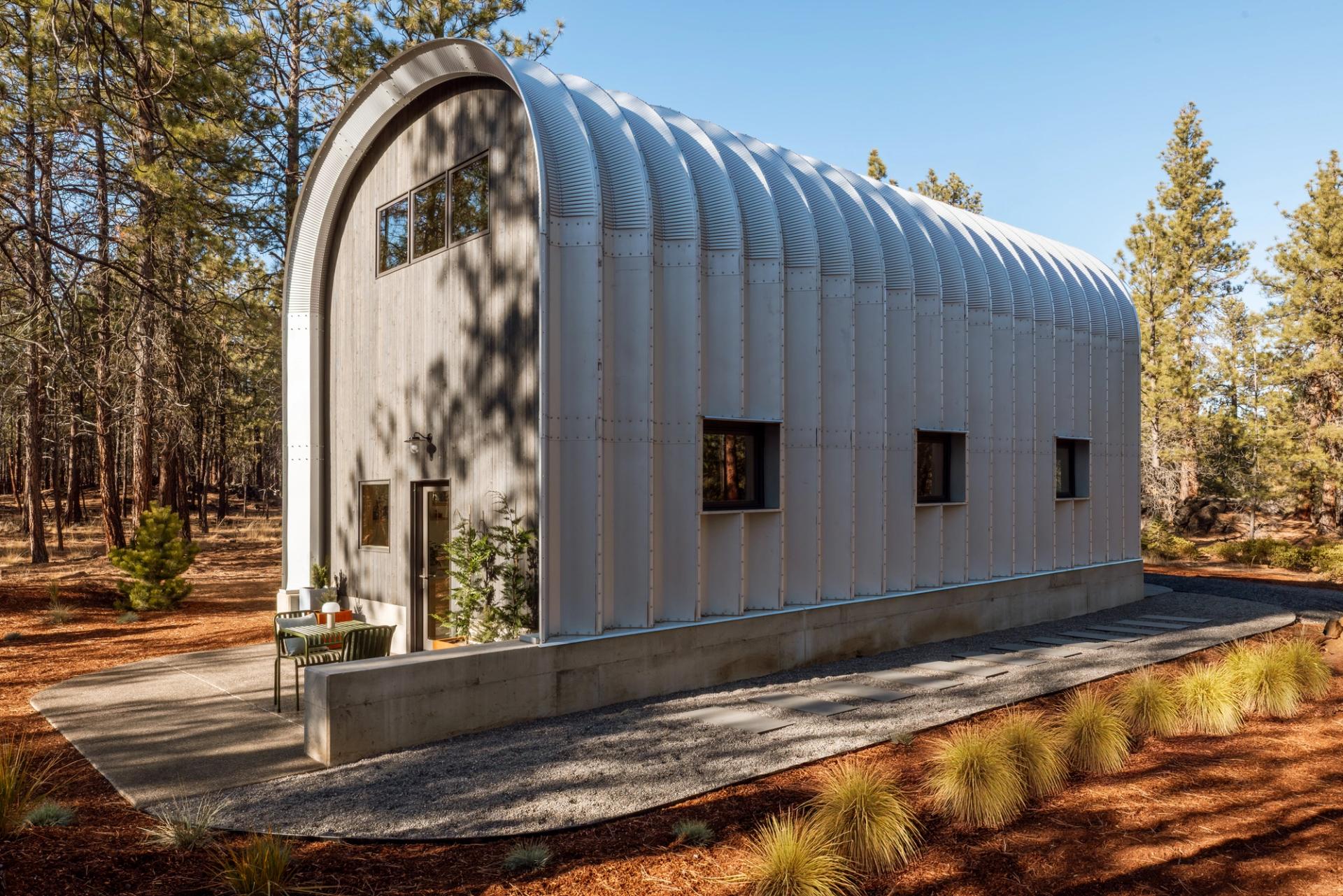 Schoolhouse Visits A Saarinen-Inspired Corrugated Steel Hut in Oregon